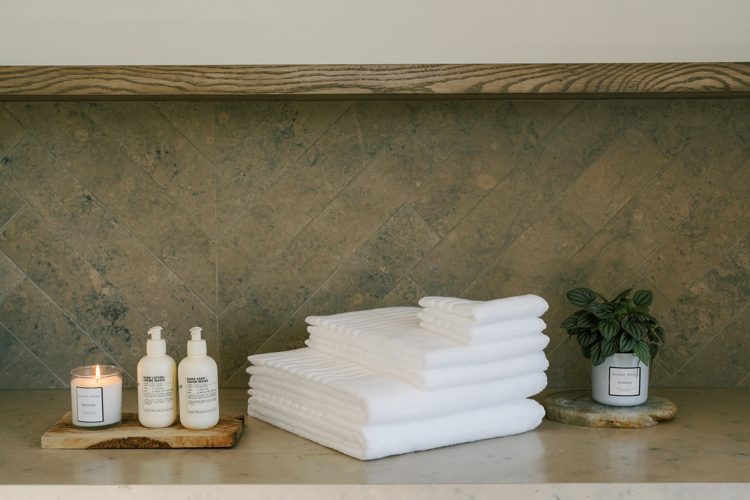 Tips for Simplifying and Decluttering Your Bathroom – Jennifer Adams® Home